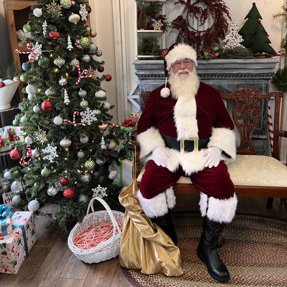 Pictures with Santa Mike | Brown's Orchard & Farm Markets